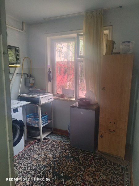 2 хонали + 2 сотих огород + жихозлари колади