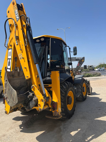 JCB 3cx продаётся Sotiladi