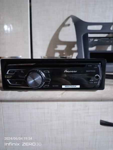 Продается Pioneer 6400