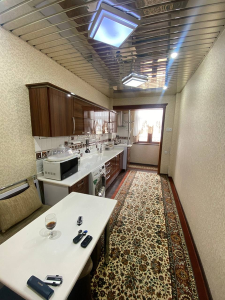Срочно продам. 3 комнатная квартира метро Новза