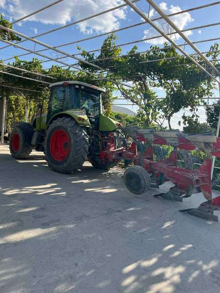 Claas arion 630c sotiladi.
