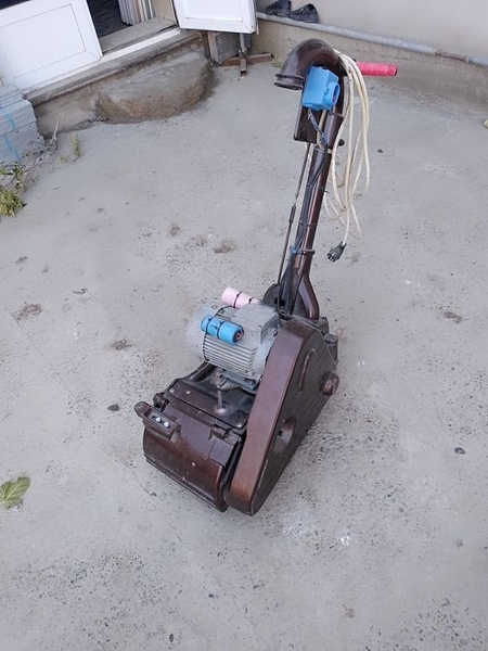Продам шлифовальная аппарат.