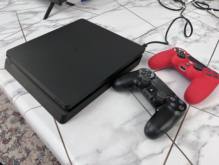 Playstation 4 slim 512Gb идеальное состояние
