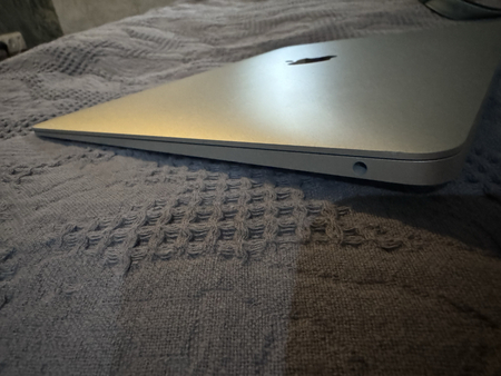 Macbook air M1/ 256/ silver/8gb