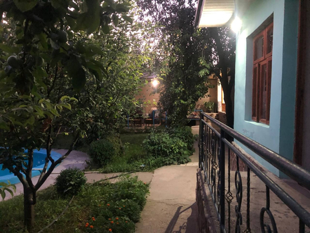 Dacha oilaviy va doʻstlar davrasida dam olishingiz uchun bez makler!