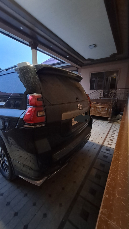 2023 yil TAYOTA PRADO .
