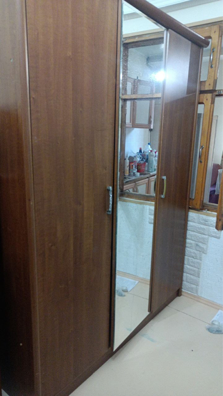 Продаеться Шивоньер и две Тумбочки