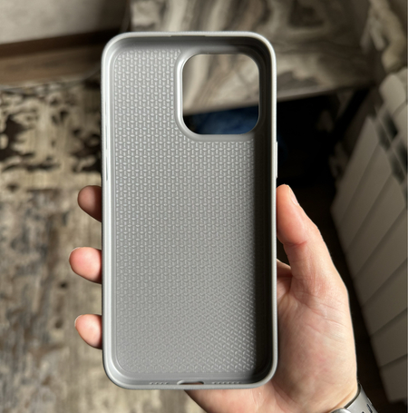 Продаются 3 новых чехла на 15 pro max (Nillkin)