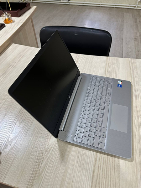 Notebook Hp i5 8gb 256gb yangi