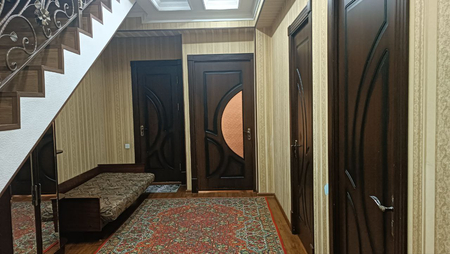 Ibn Sino Taxta bozori yonida Navastroyka uy sotiladi