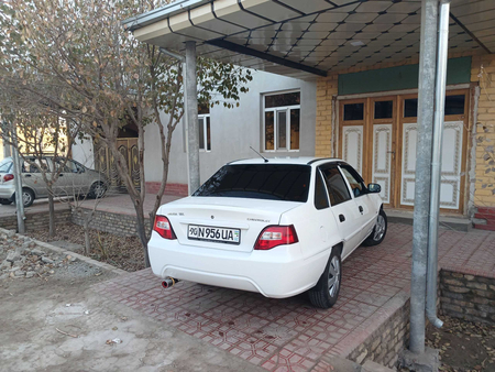 Nexia 2 2015 yil 26000 yurgan benzinda.