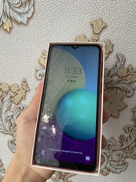 Samsung A02 holati yaxwi karobkasi bor