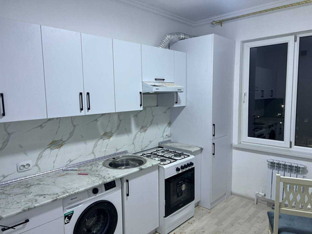 Сдаётся 3 комнатная квартира рядом Метро