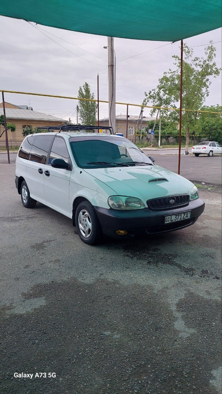 Kia Carnival Sotiladi