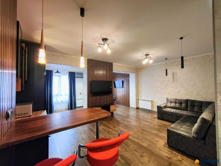 В Мирзо-Улугбекском р-не (Ц2) продается 2х комнатная квартира (J 1515)