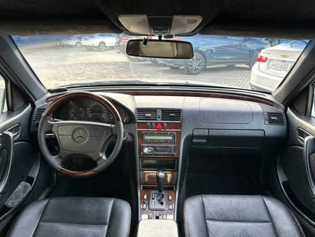 Mercedes-Benz C240