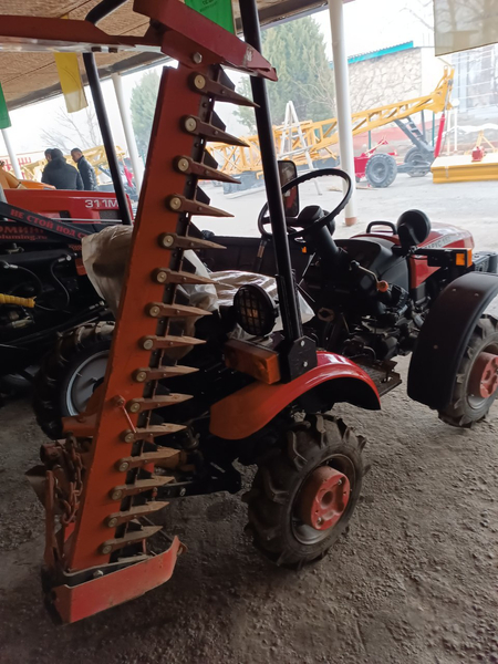 Mini traktor belorus 152