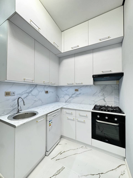 Продается квартира 2/4/4 кирпич. Шота руставели. Ор-р памятник