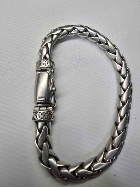 Серебряный браслет.