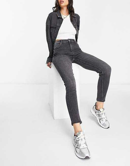 Джинсы женские Bershka