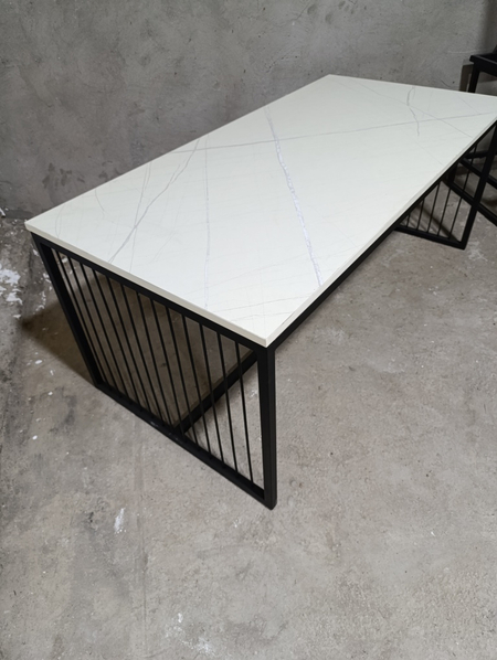 Jurnalniy stolik loft