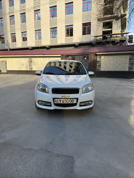 Nexia 3 avtomat sotiladi