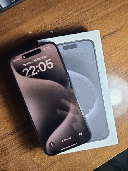 iPhone 15 Pro 128GB sim + esim