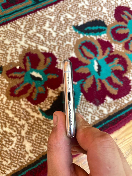 iphone xs  tinniq holatda