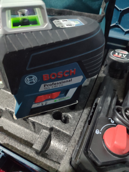 Лазерный уровень bosch GLL 3-80 CG