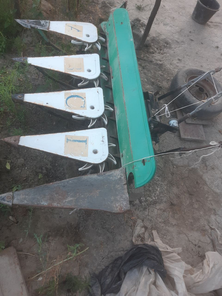 Zubr traktor sotiladi.holati yaxshi hamma  narsasi ishlaydi  aloqaga c