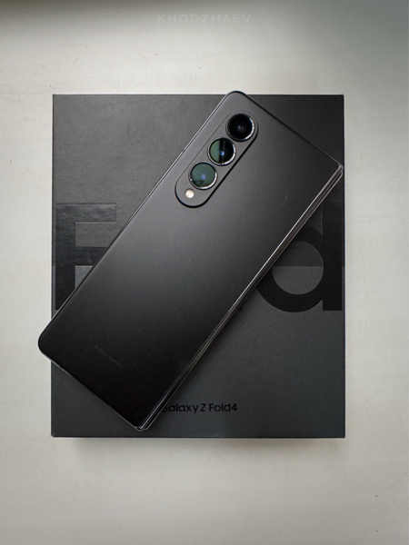 Galaxy Z Fold 4 12/512GB в идеальном состоянии +чехол кабель