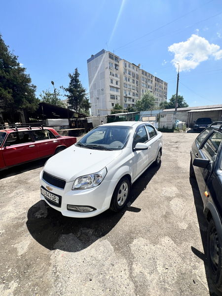 Продается своя машина один хозяин с салона