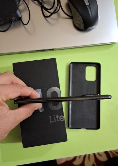 SAMSUNG S10 lite