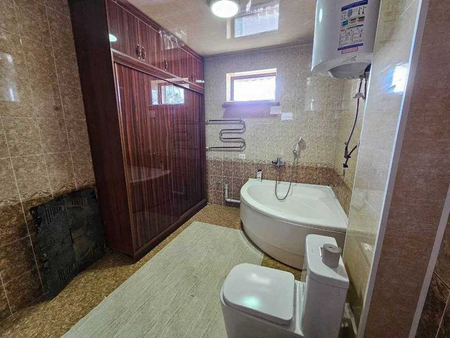 Берунийда 4 хонали 3-каватда,4 каватли, Банковский уй сотилади: 120м2