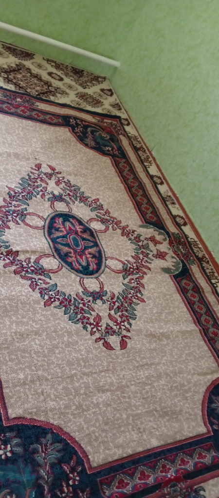 Taza gilem satiladi paydalanbag'an, razmeri 3x2m.