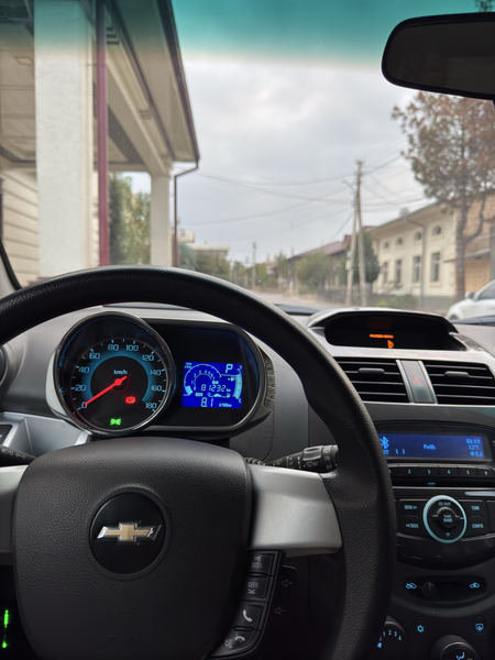 Spark 4 poz A/t sotiladi