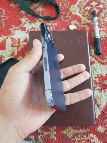 iPhone 14pro purple
