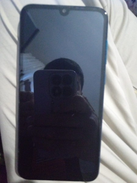 Huawei Y7 sotiladi.