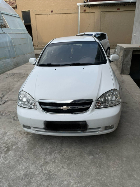 Chevrolet Lasetti 1.8 sotiladi srochna !!!