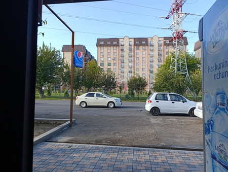 Нотурарга утказилган 4,8 сотк ховли, йул юзида.