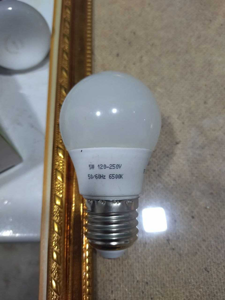 Продам лампочки для люстры.