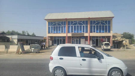 Savdo oshxona va maishiy ximzat binosi bolib tolash asosida sotilmoqda