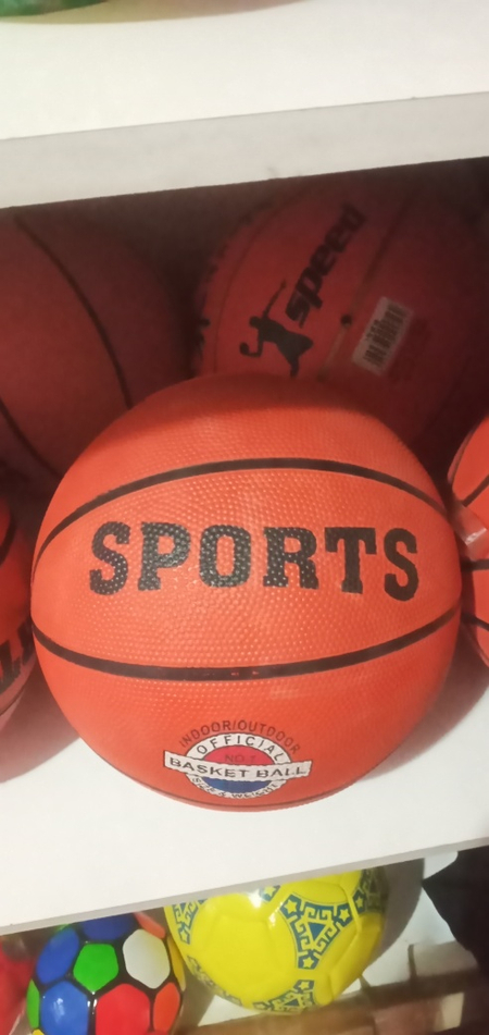 Sport toplar vallibol fudbolni toblar skladdan birinchi  qol  iwlab ci