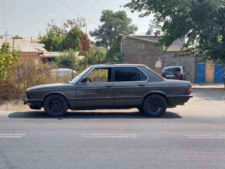 BMW 528i Срочно продаётся хорошем состояни