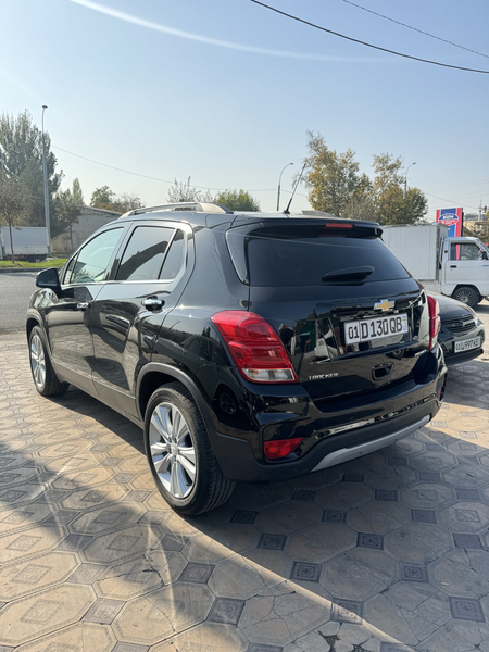 Tracker 2019 qora premier
