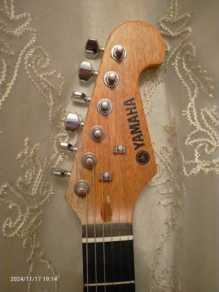 Gitara yangi sotiladi