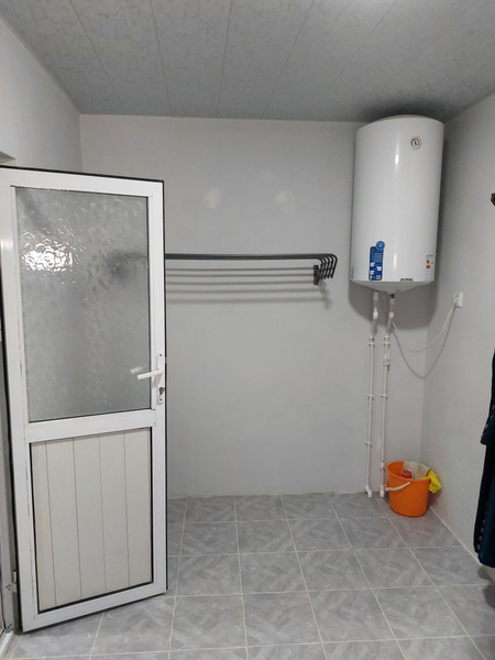 Нуравшан тойтепа центр дом 5 сот, 195 кв.м 4 ком,кухня,столовая,прихож