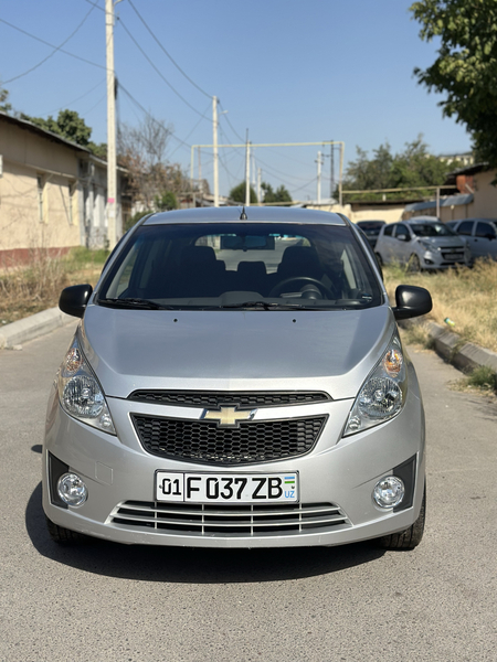Spark sotiladi 2016 tozza 93000 yurgan