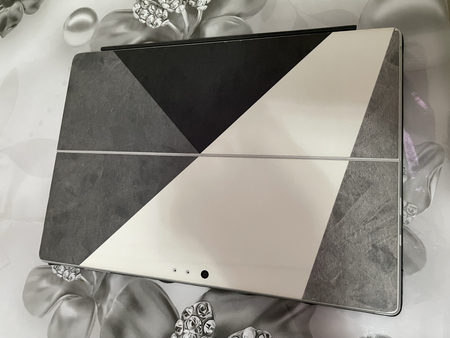 Microsoft surface. Core i7 8/256