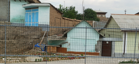 Uy sotiladi.Yangiyo'l shaxar Sobir Rahimovda.